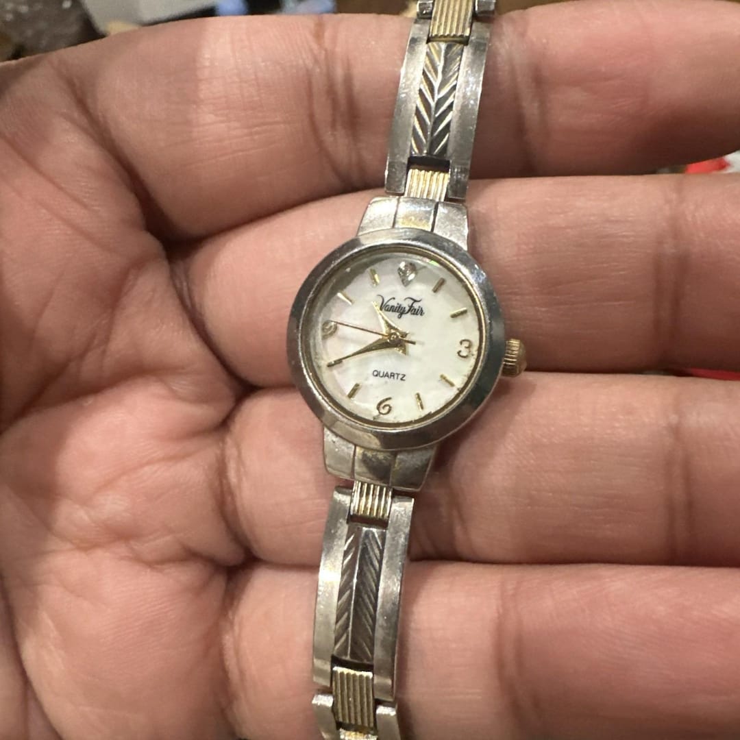 Working Vintage Ladies Vanity Fair Watch 20mm Quartz MOP Fit 6.5in ...