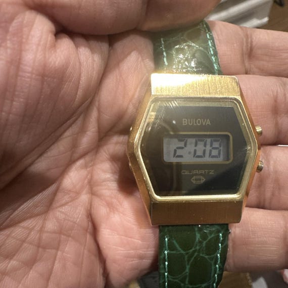 Vintage 1976 Bulova Quartz Digital Gold Tone Watch 35… - Gem