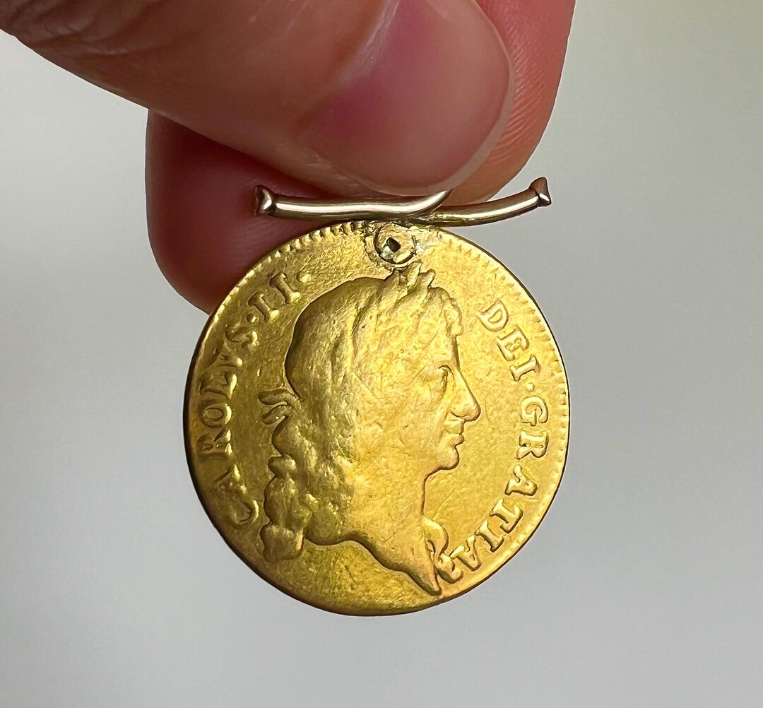 1667 Full English Guinea Gold Coin in Gold Mount 22 Carat Gold 22K ...