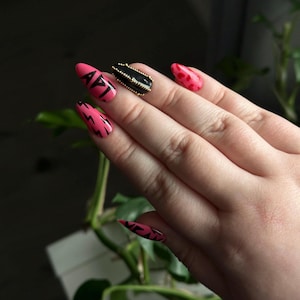 Blackpink Rosé & Bruno Mars APT. Inspired Nails 3D Gold Gems Bright ...