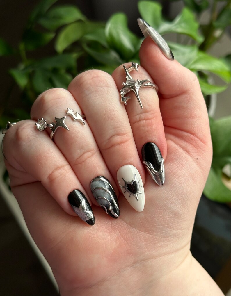 Black White Silver Chrome Y2K Blooming Gel Hearts Stars Aura Almond ...