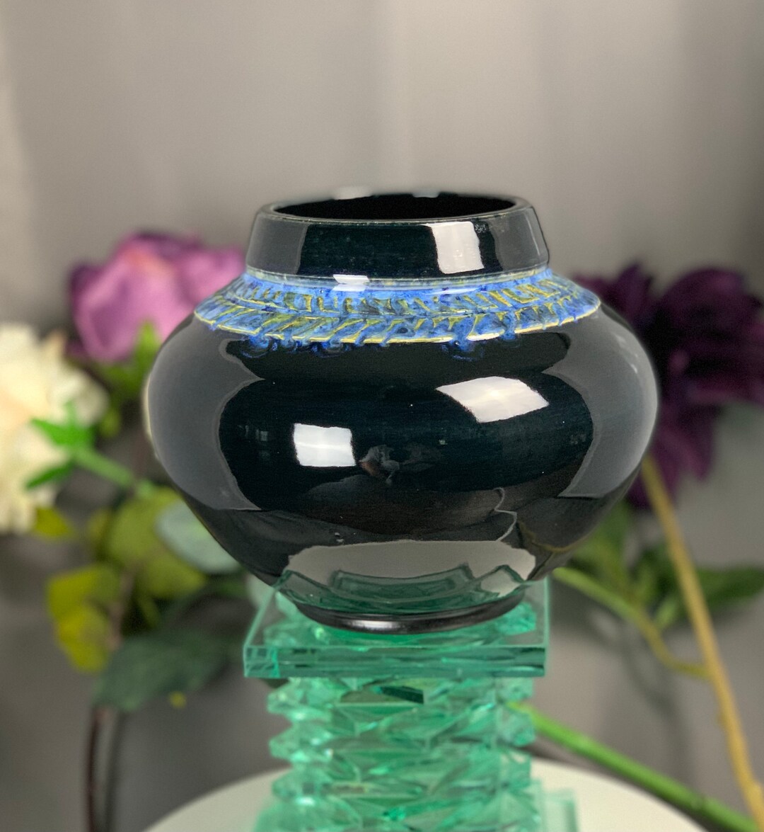 Obsidian Vase mit blauer Fischgrät-Schnitzerei - Etsy.de