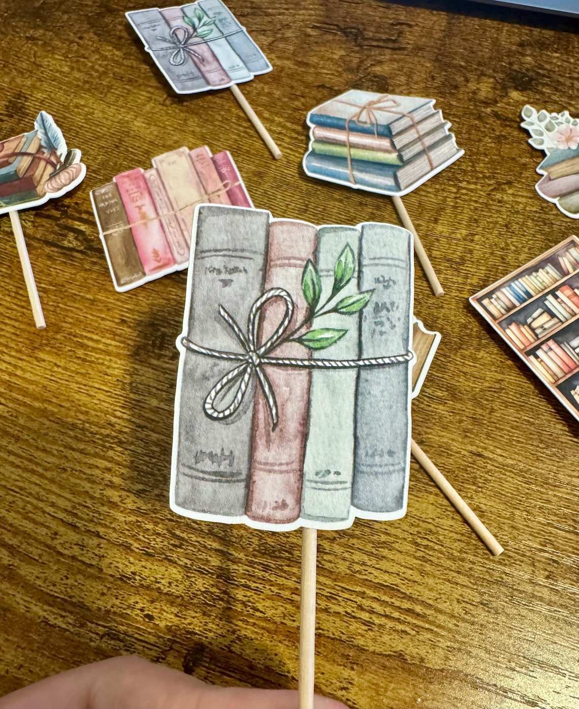 Book Lovers Cupcake Toppers, Watercolor, 12 Count, Library Theme ...