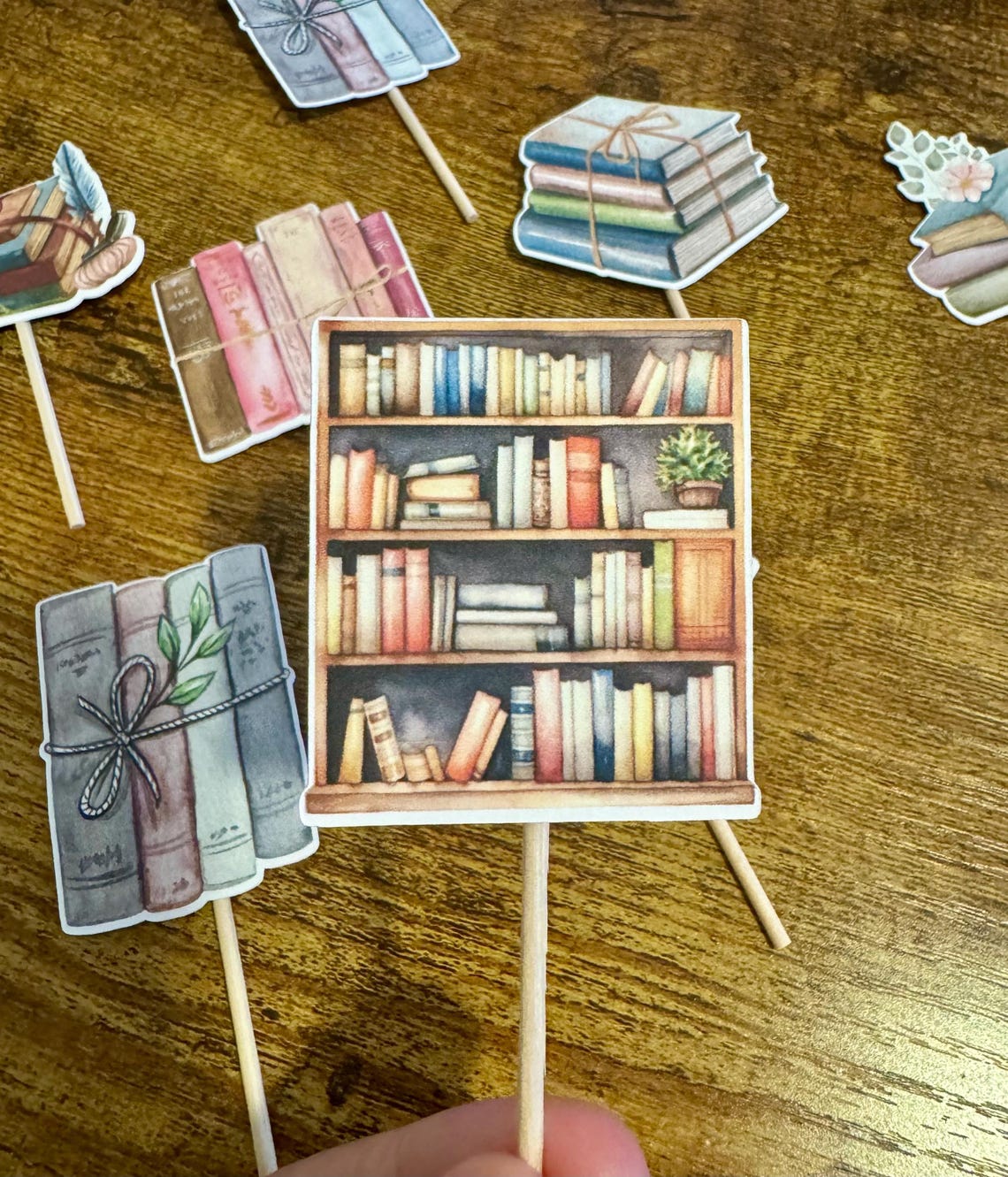 Book Lovers Cupcake Toppers, Watercolor, 12 Count, Library Theme ...