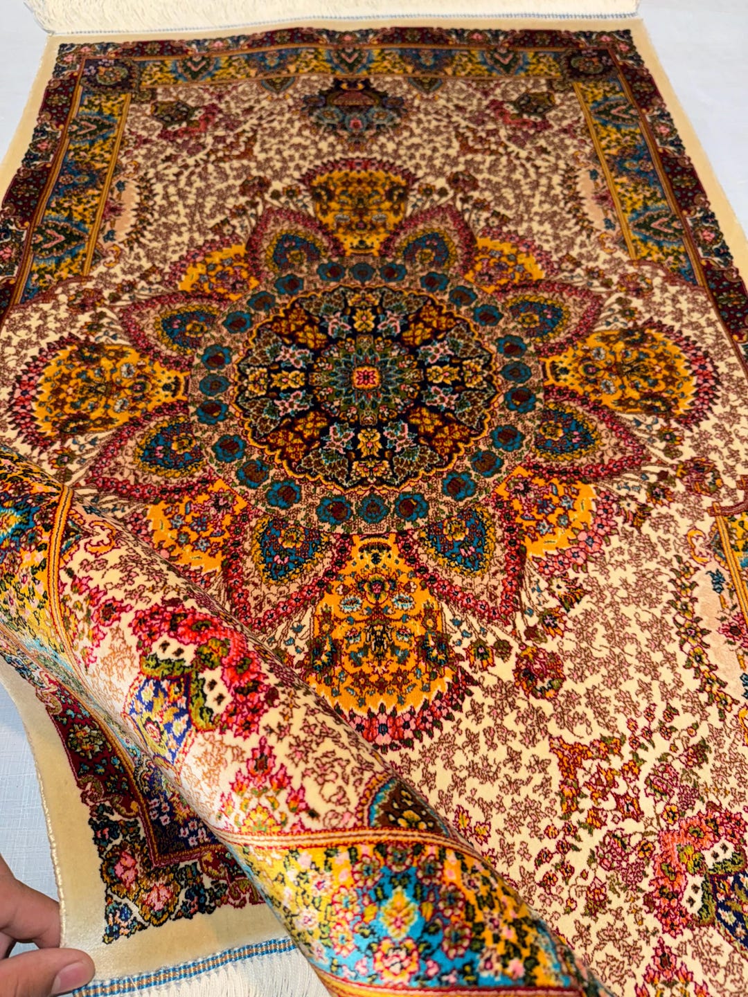 Small Silk Persian Rug |wall Hanging Tapestry | Luxury Floral Medallion ...