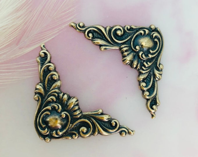 ANTIQUE BRASS 2 Pieces Small Scroll Corner Stamping - Etsy