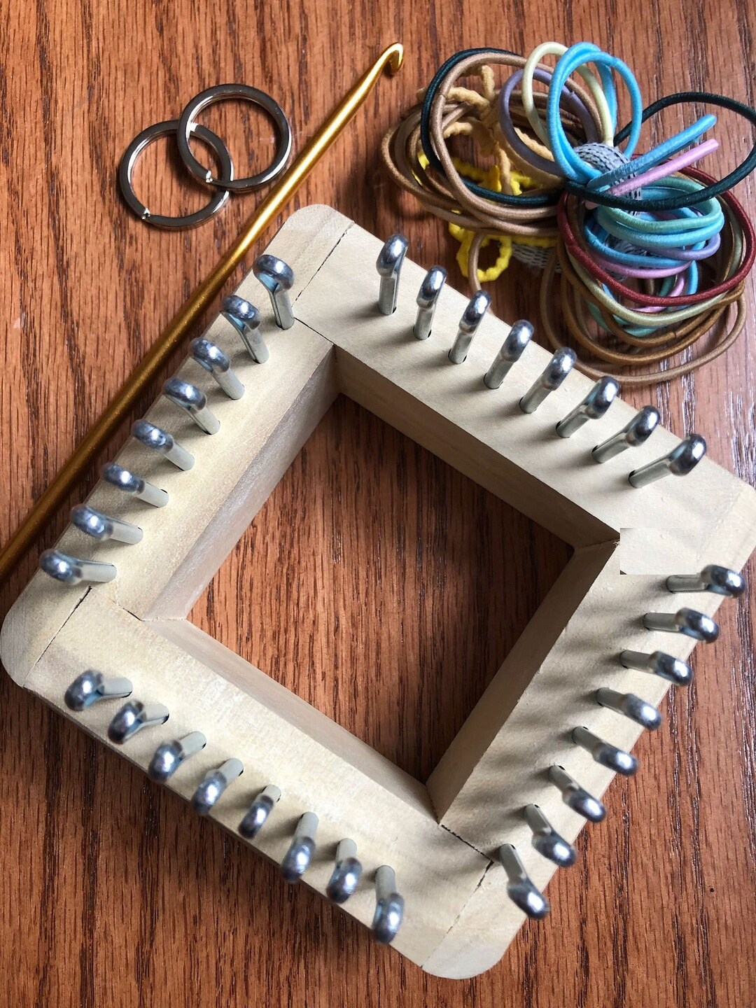 Min-e Loom KIT 4 Wooden Square Hook Colored Elastics - Etsy