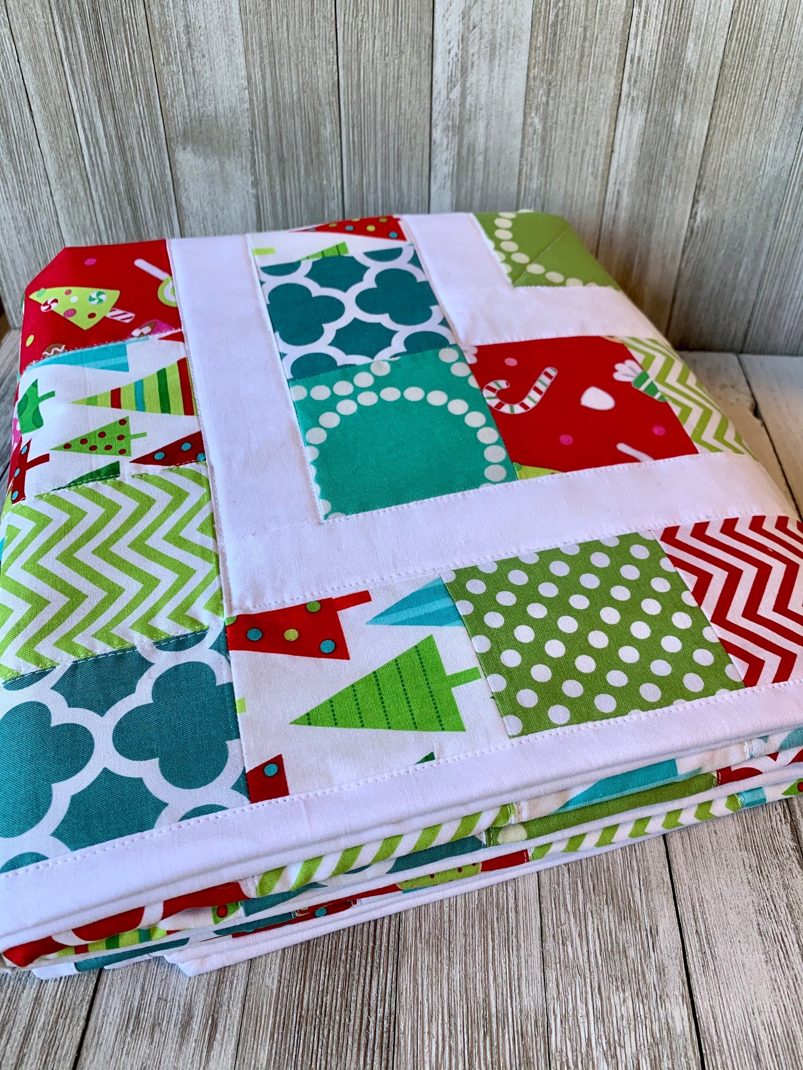 Christmas Boxes Quilt: Christmas Quilt, Holiday Quilt, Baby Quilt ...