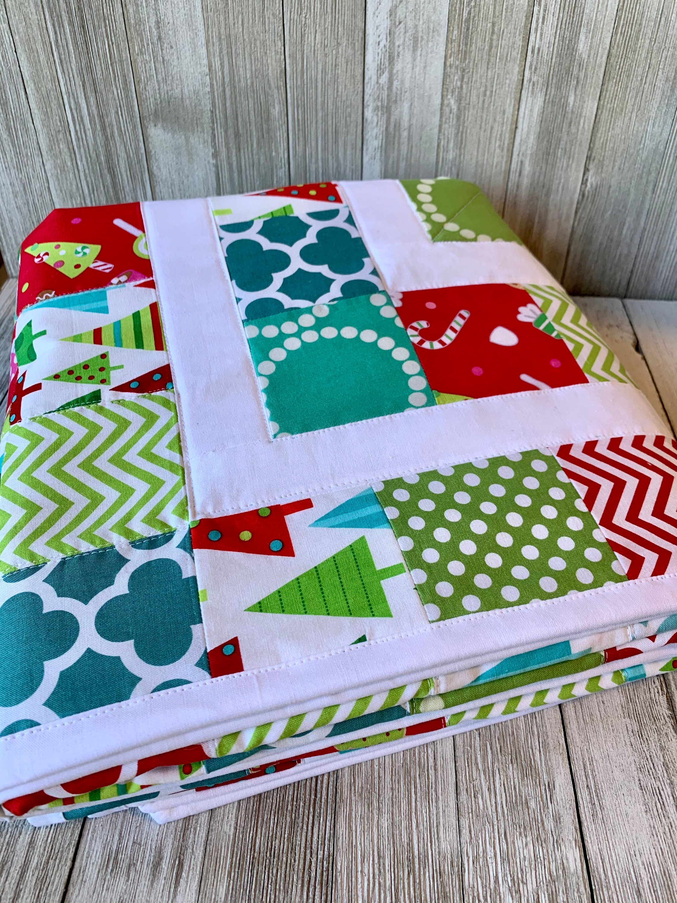 Christmas Boxes Quilt: Christmas Quilt, Holiday Quilt, Baby Quilt ...