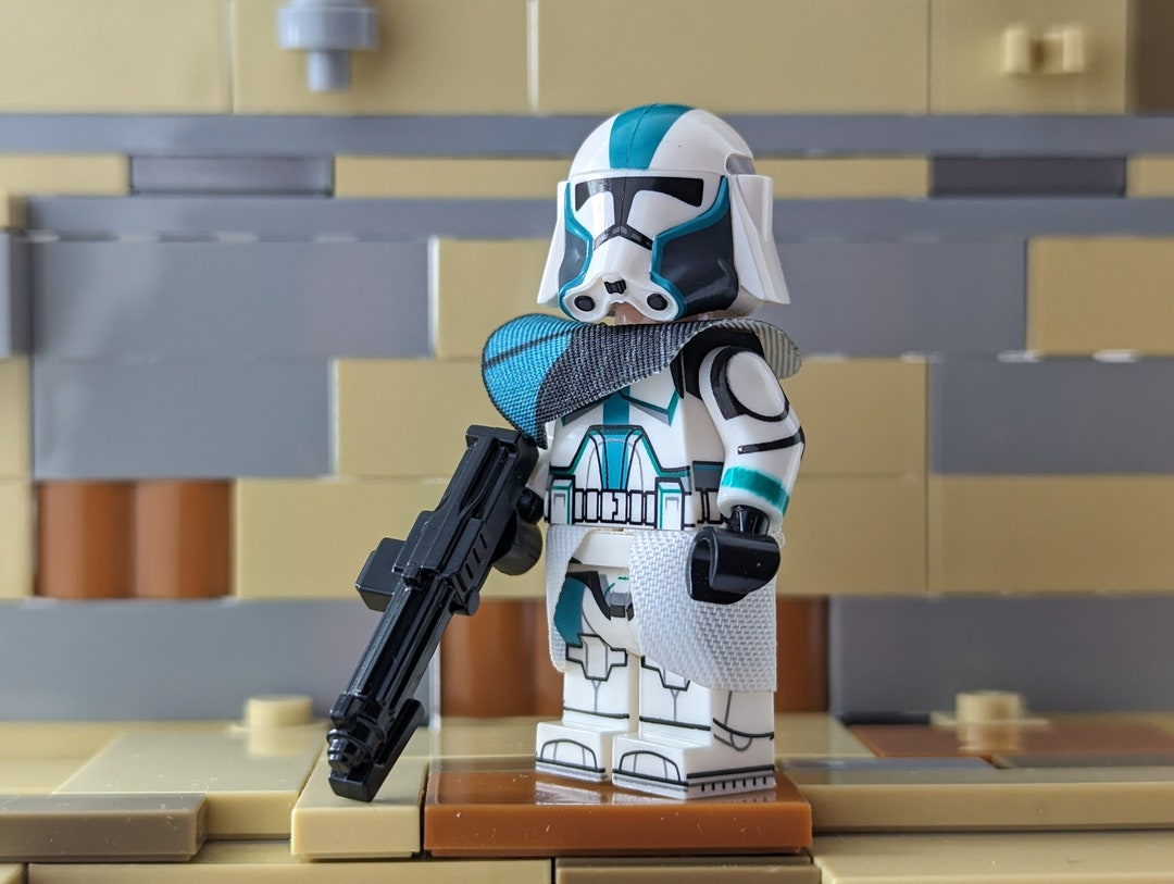Star Wars Howzer Heavy Turquoise Clone Trooper Captain Officer With ...