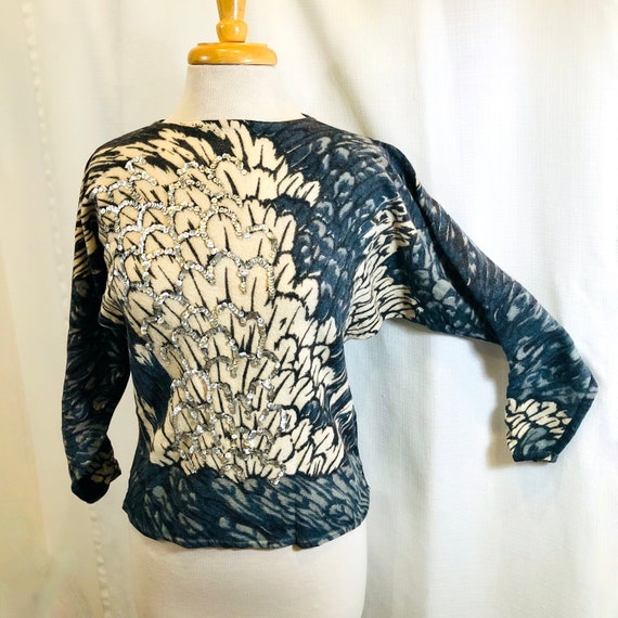 silver sequins and feather - Gem