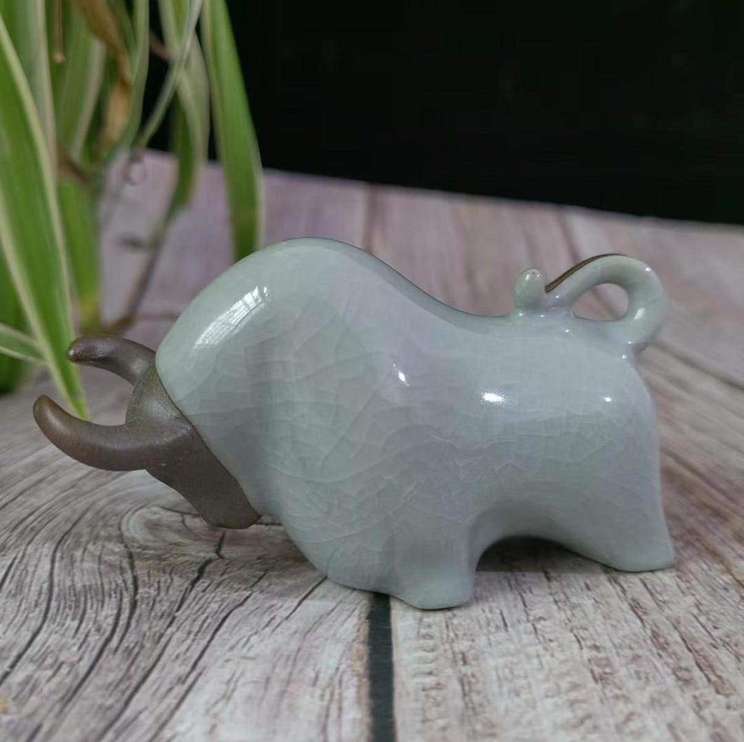 Ceramic Cattle Sculptures,lce Crack Wall Street Bull Statue ,pottery ...