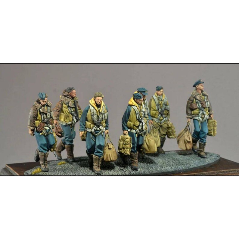 1/32 Resin Figure Model Kit British Soldiers Airplane Crews WW2 7 ...