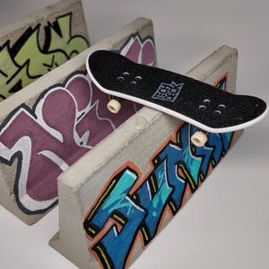 Graffiti Traffic Barrier / Cement Fingerboard Jersey Barrier / K-rail ...