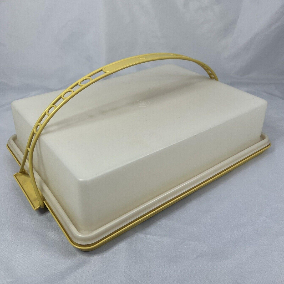 Vintage TUPPERWARE Rectangular Cake Taker 13 X 9 Harvest Gold Base 622 ...