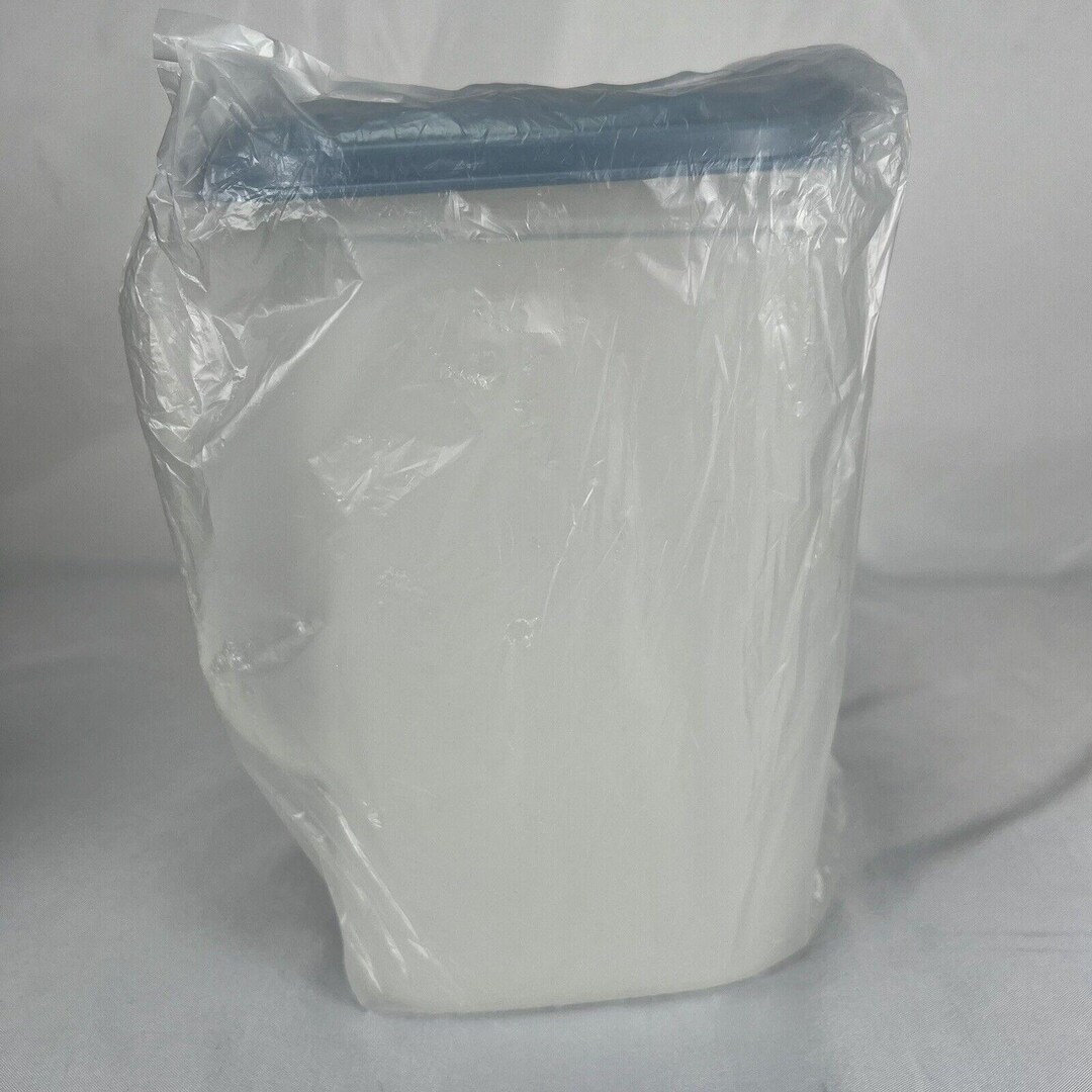 Tupperware Slim Oval 2 Quart Pitcher Refrigerator Pitcher Blue Lid NEW ...