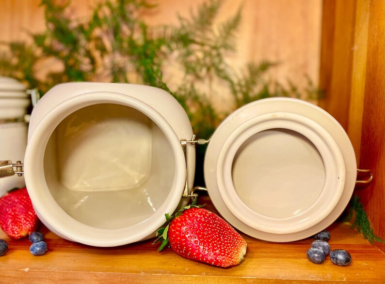 Vintage Knott's Berry Farm Ceramic Canister: Gold Trim Berry Design - Etsy