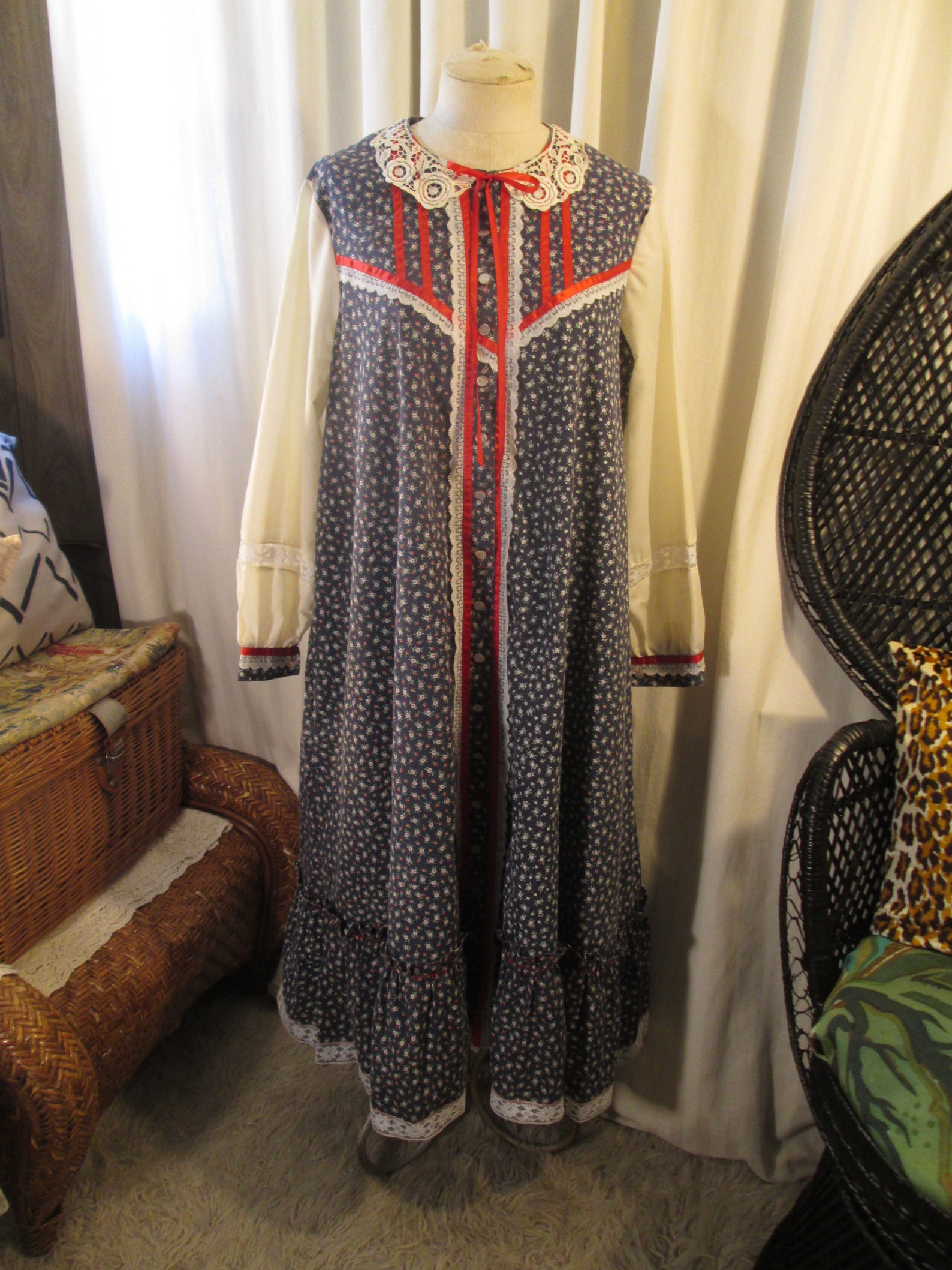 Lace Collar 70s Floral Calico Vintage Maxi Farmgirl Dress 70s Navy and ...