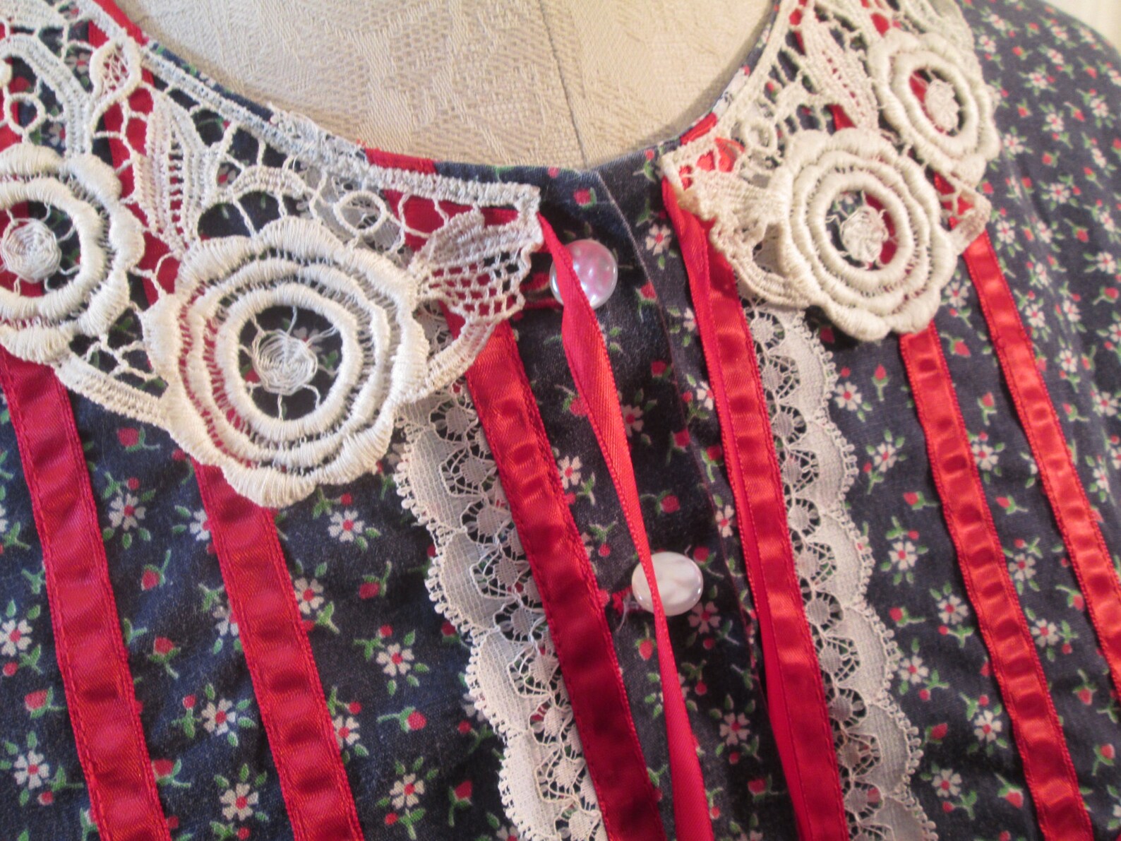 Lace Collar 70s Floral Calico Vintage Maxi Farmgirl Dress 70s Navy and ...