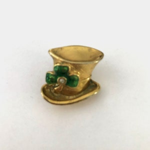 Vintage Avon Gold Top Hat Tack Pin With Enamel Shamrock With Center ...