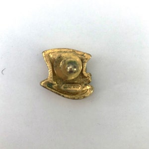 Vintage Avon Gold Top Hat Tack Pin With Enamel Shamrock With Center ...