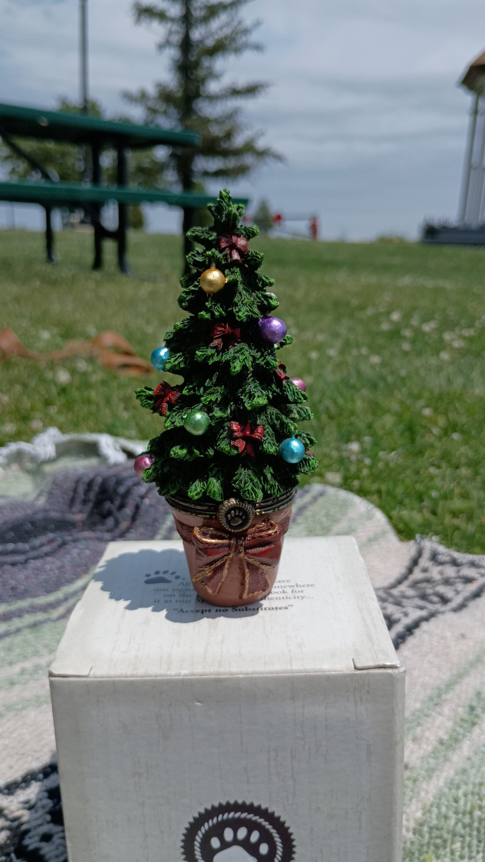 Christmas Tree Trinket Box. Boyds Aunt Nettie's Holiday Tree With ...