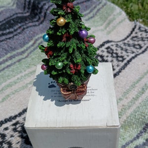 Christmas Tree Trinket Box. Boyds Aunt Nettie's Holiday Tree With ...