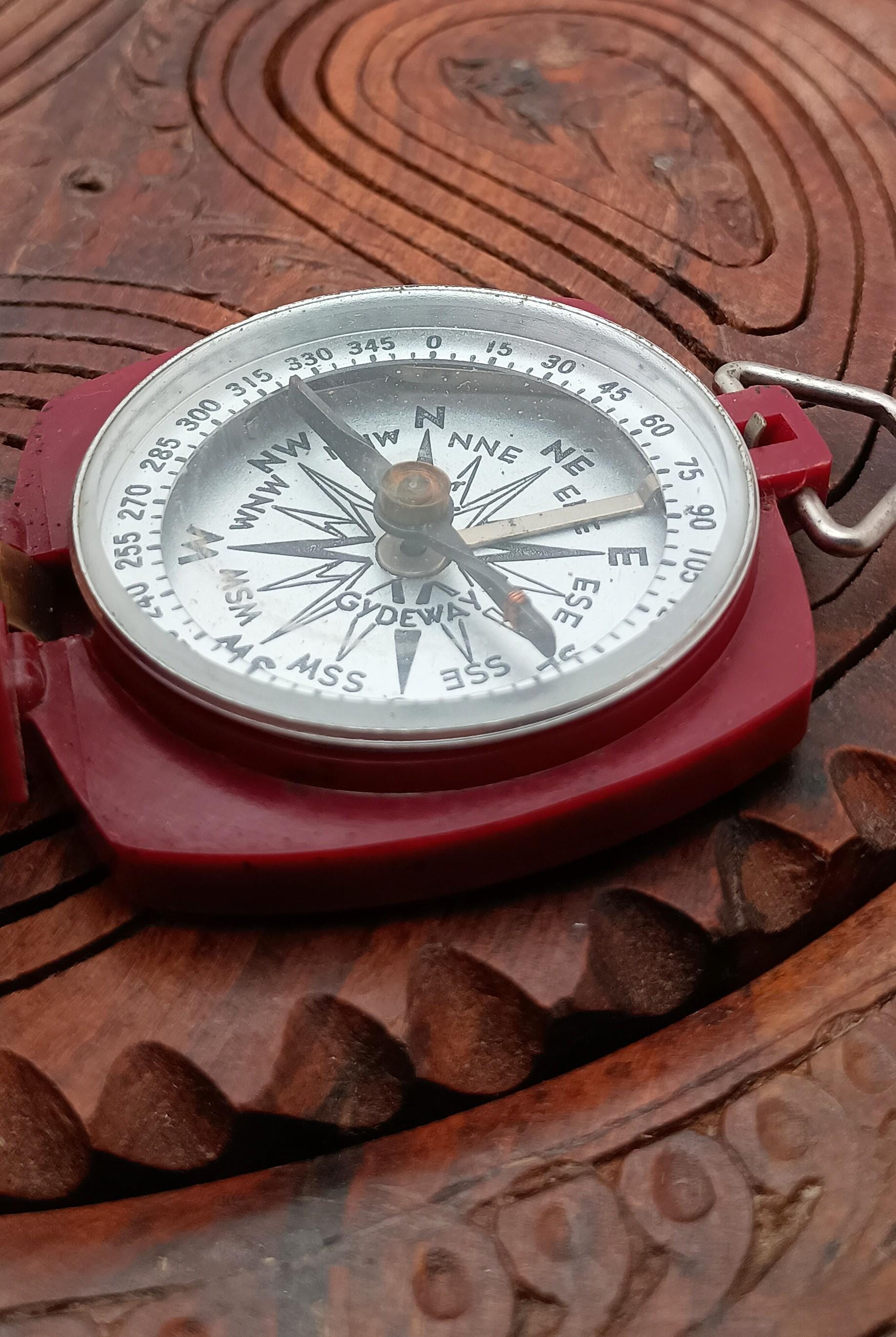 Taylor Gydeway Case Compass, Maroon. Vintage, Made in the U.S.A. - Etsy