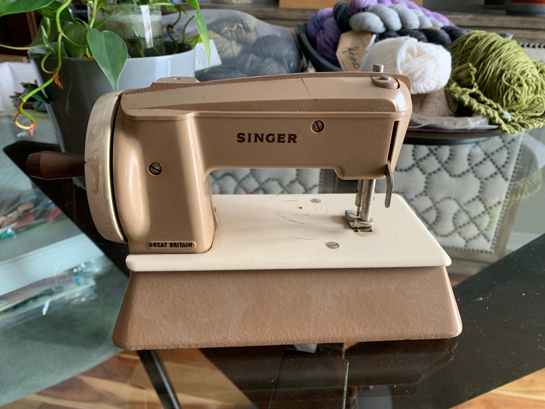Vintage Child’s Singer Sewing Machine - Etsy