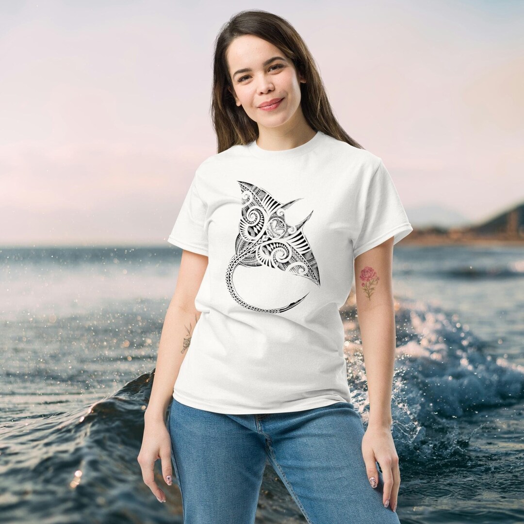 Manta Ray T-shirt - Stingray Shirt - Manta T-shirt - Oceanic Manta Ray ...