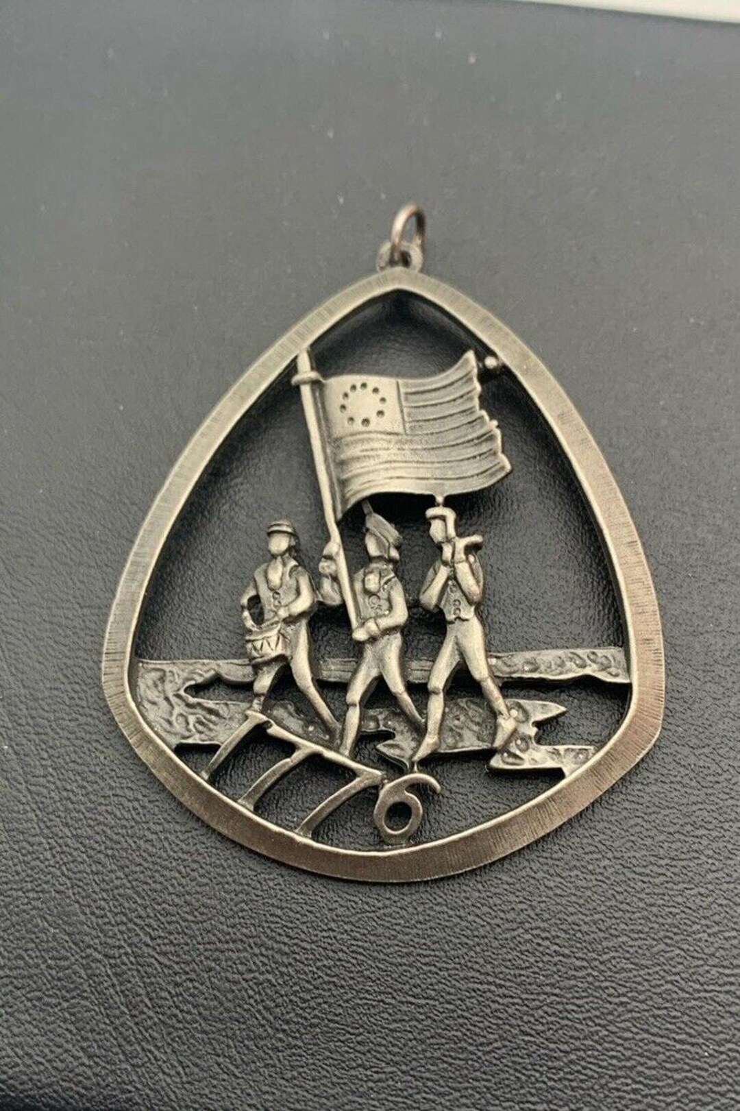 Vintage Large Pewter 1776 Patriotic Pendant Soldiers Flag Drummer ...