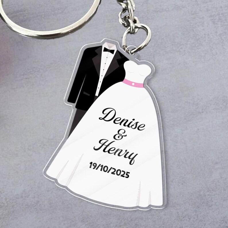 Wedding Couple Keychain, Personalized Bride & Groom Gift, Custom Name ...