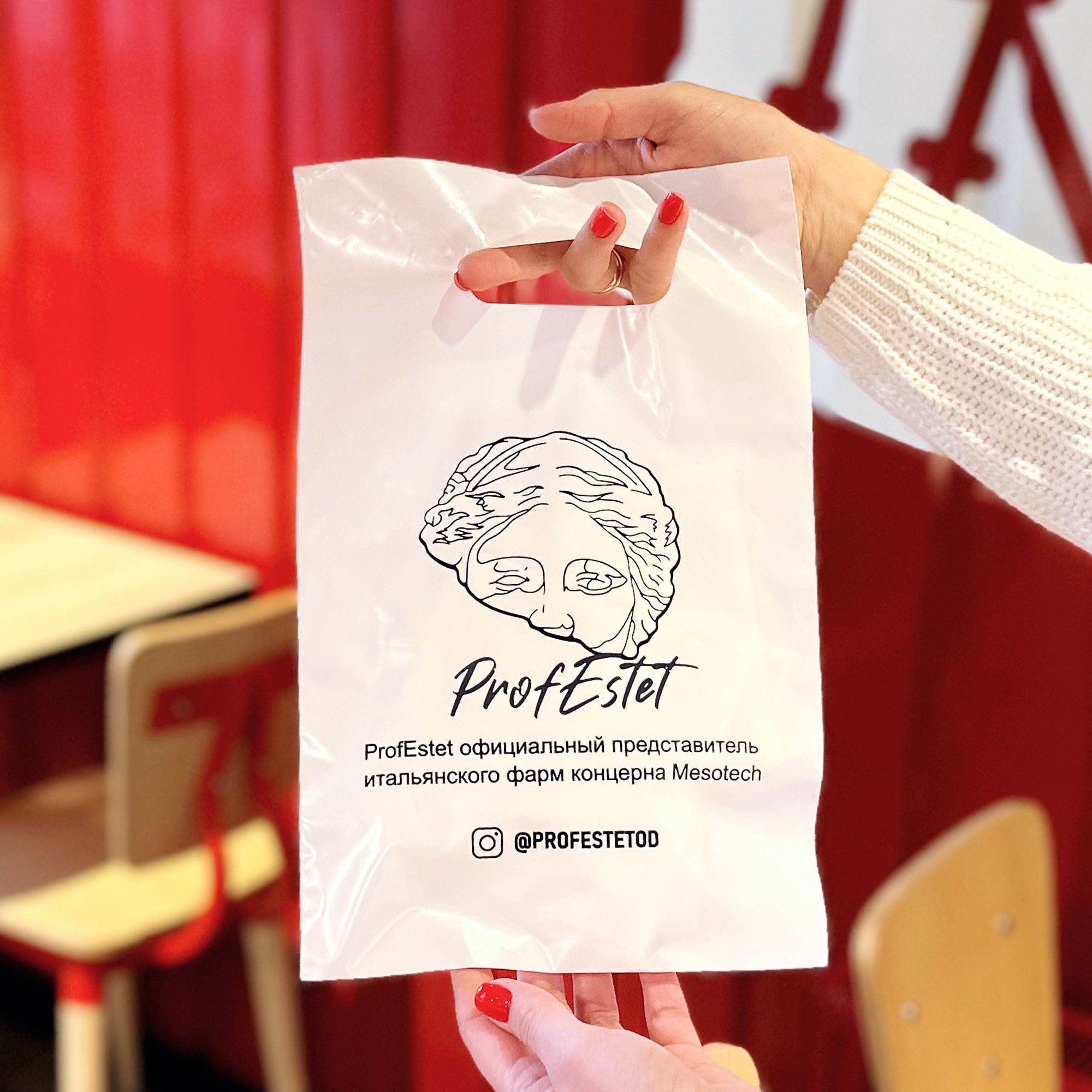 Custom Logo Shopping Bags for Boutiques Custom Logo Plastic Gift Bags ...