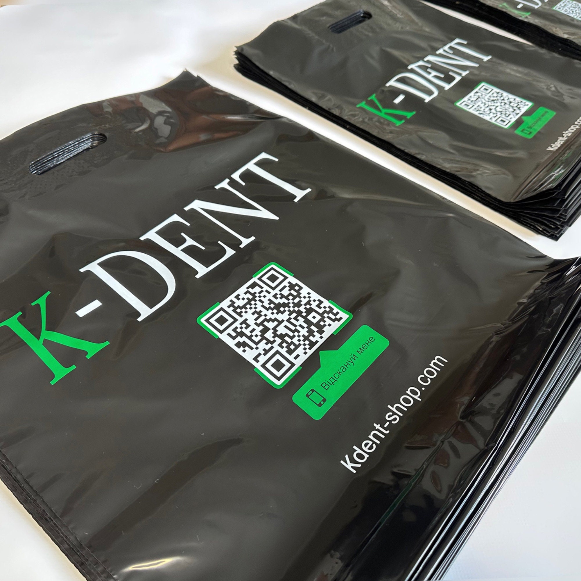 Black Custom Logo Shopping Bags for Boutiques Custom Logo Plastic Gift ...