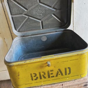 Antique Metal Nesco BREAD Box Safe Tin Breadbox Vintage Storage ...
