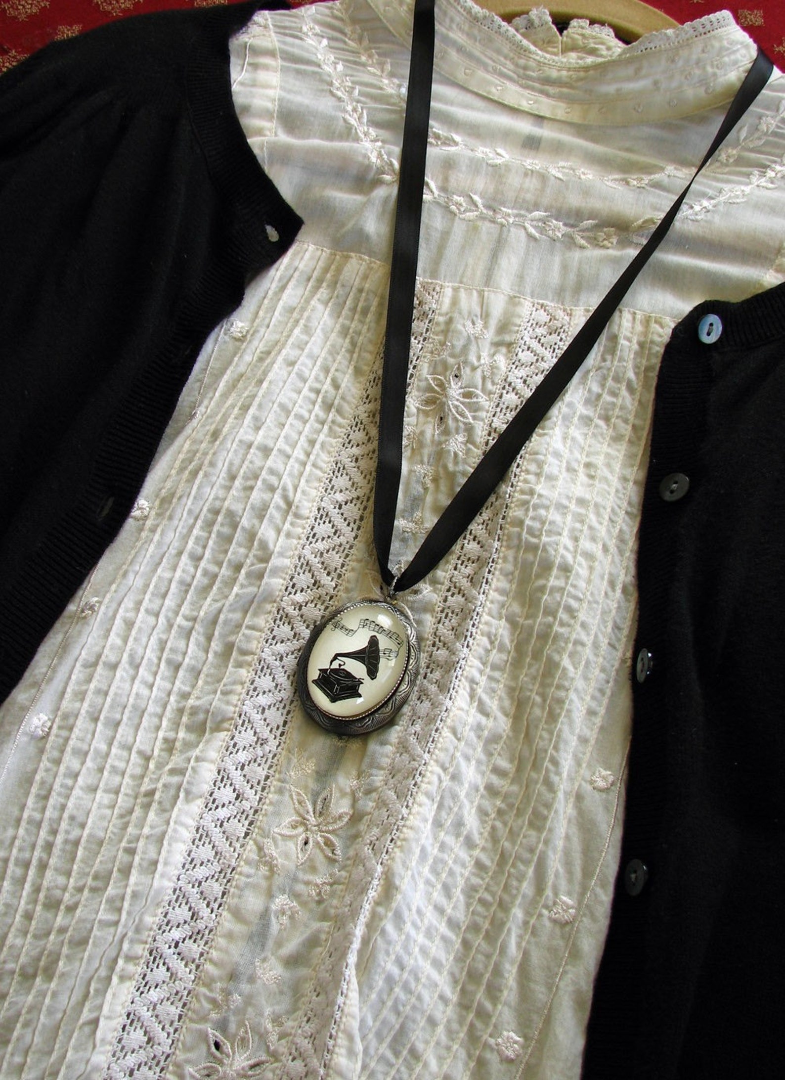 VICTROLA Locket Necklace Locket Pendant on Ribbon - Etsy