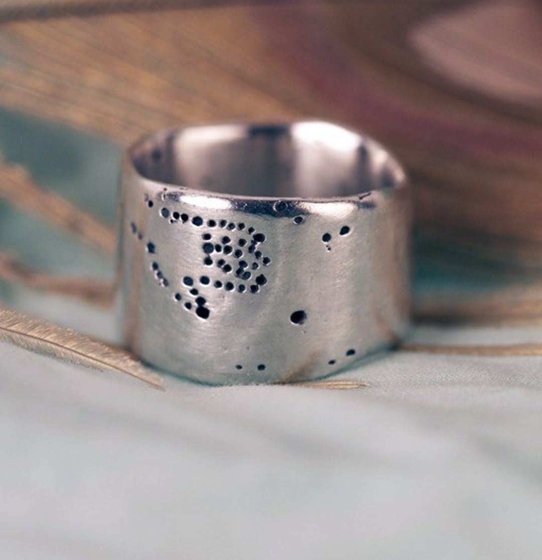 Helping Hand Ring - Etsy