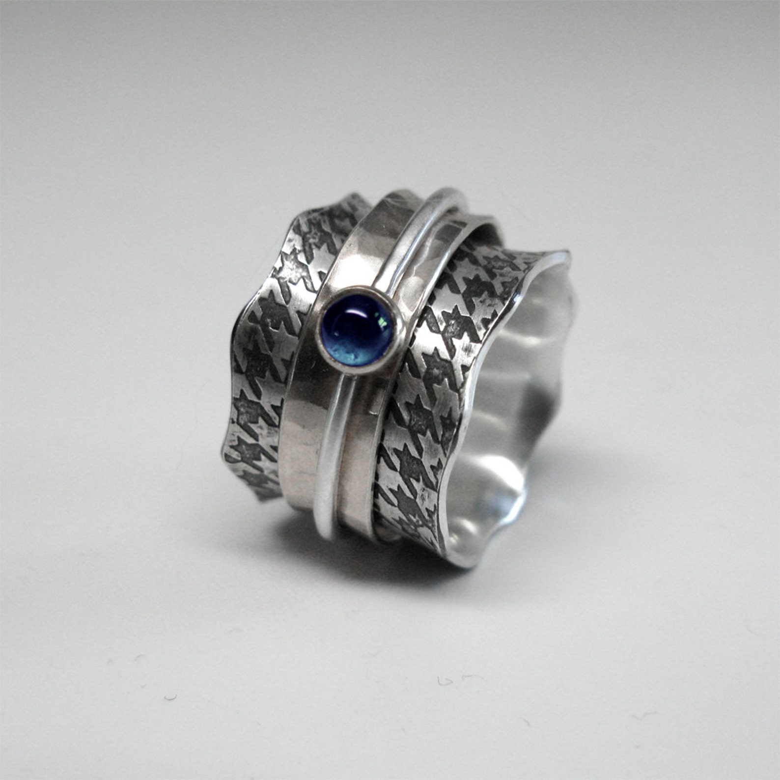 Sterling Silver Houndstooth Spinner Ring With 4mm Sapphire - Etsy