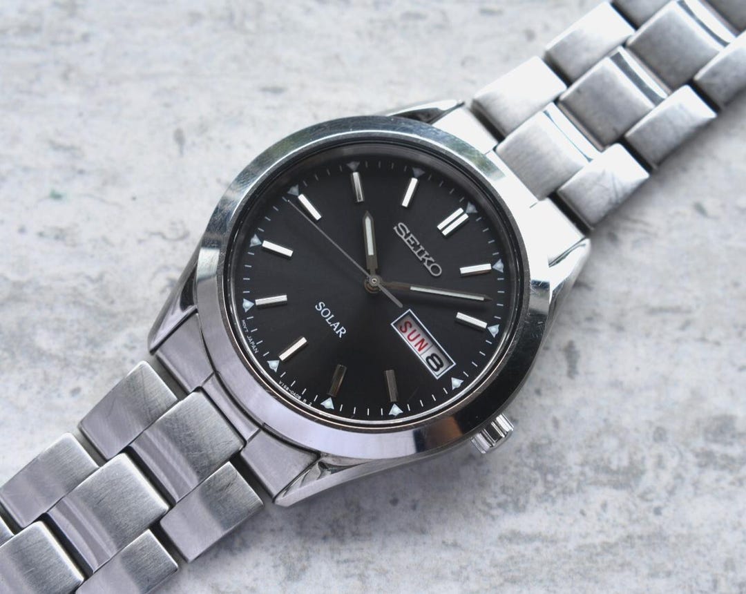 Seiko Solar Quartz Grey Sunburst Dial Steel Men's Bracelet Watch Day ...