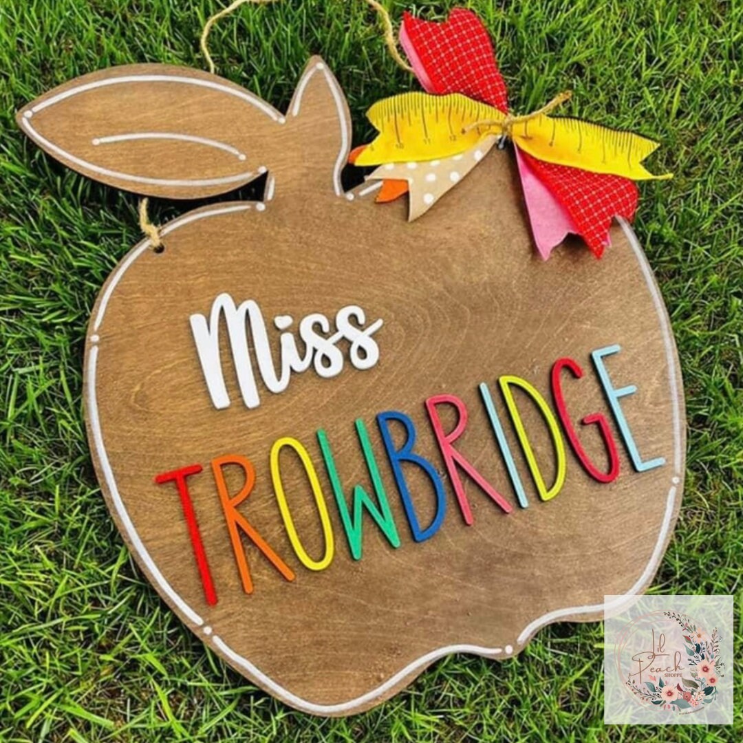 Apple Name Door Hanger, Apple Door Hanger, Apple Decor, Teacher Door ...