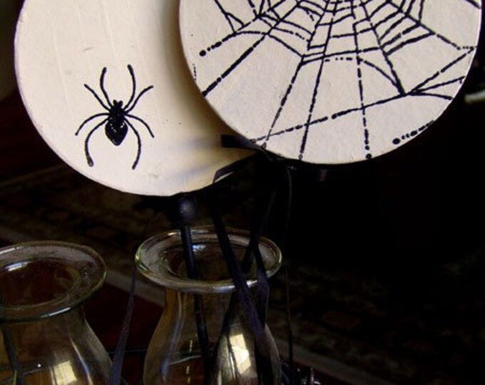 Halloween Folk Art Victorian Thaumatrope Spider and Web Spinning Toy - Etsy
