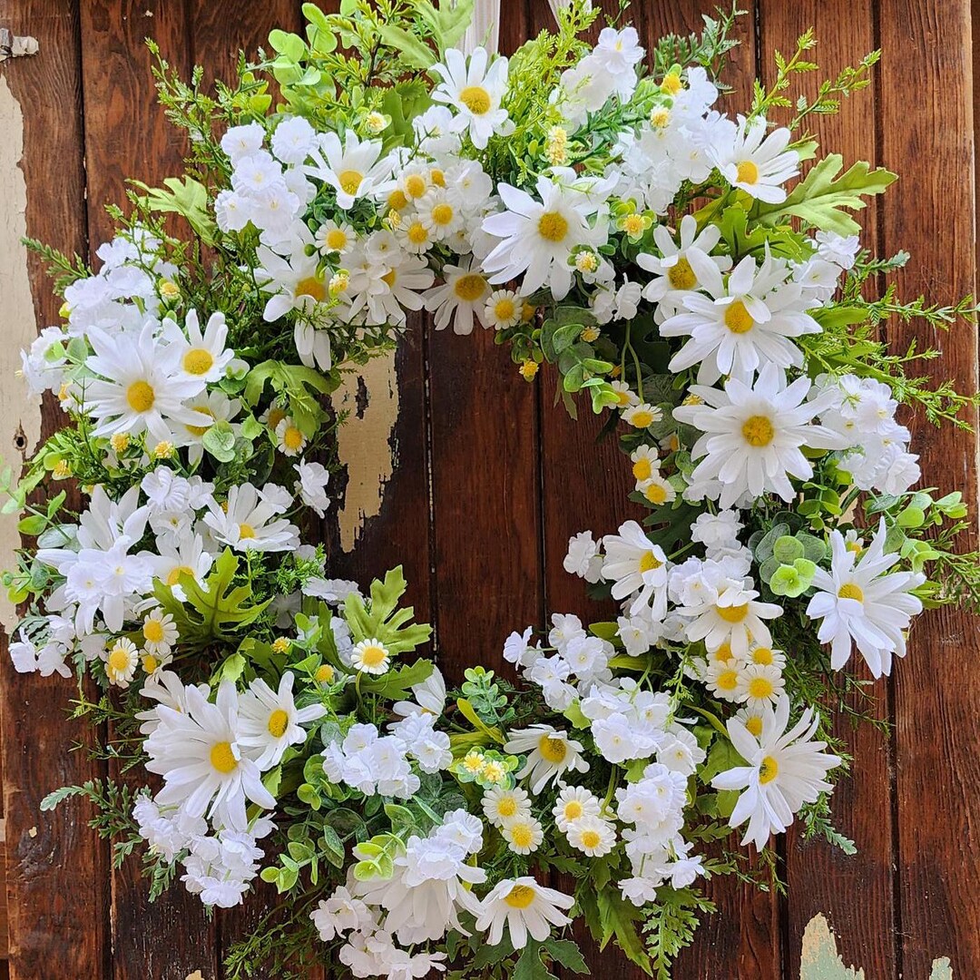 Whimsical White Daisy Wreath - Welcome Spring and Summer in Style ...