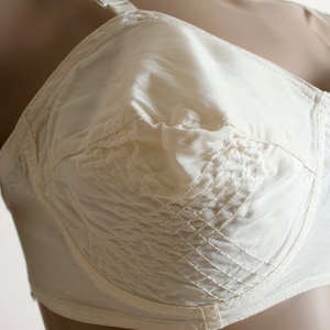 Vintage 1950s Bra - White Criss Cross Top Stitch Details - Pin-up ...