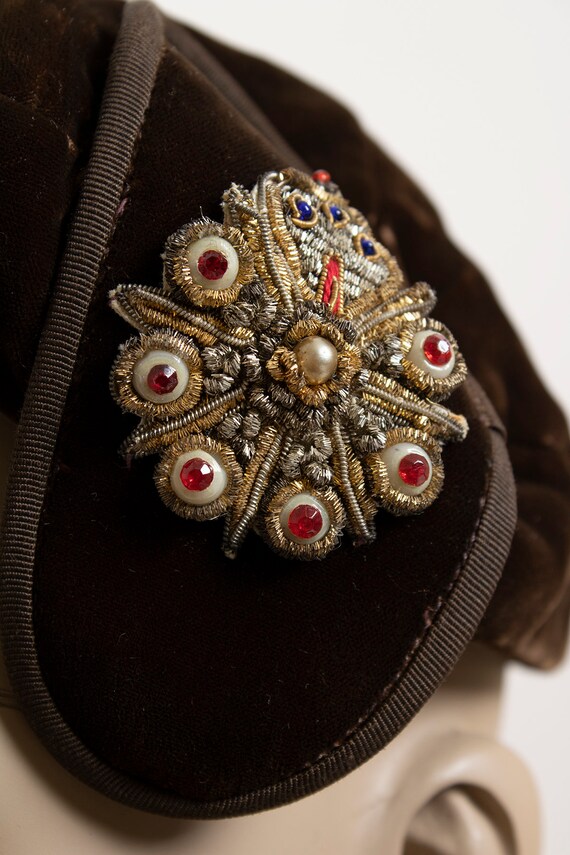 Vintage 1930s Brown Velvet Hat with Rhinestone Ornate… - Gem