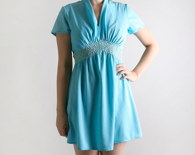 Vintage 1970s Mini Dress Pastel Aquamarine With Doily - Etsy