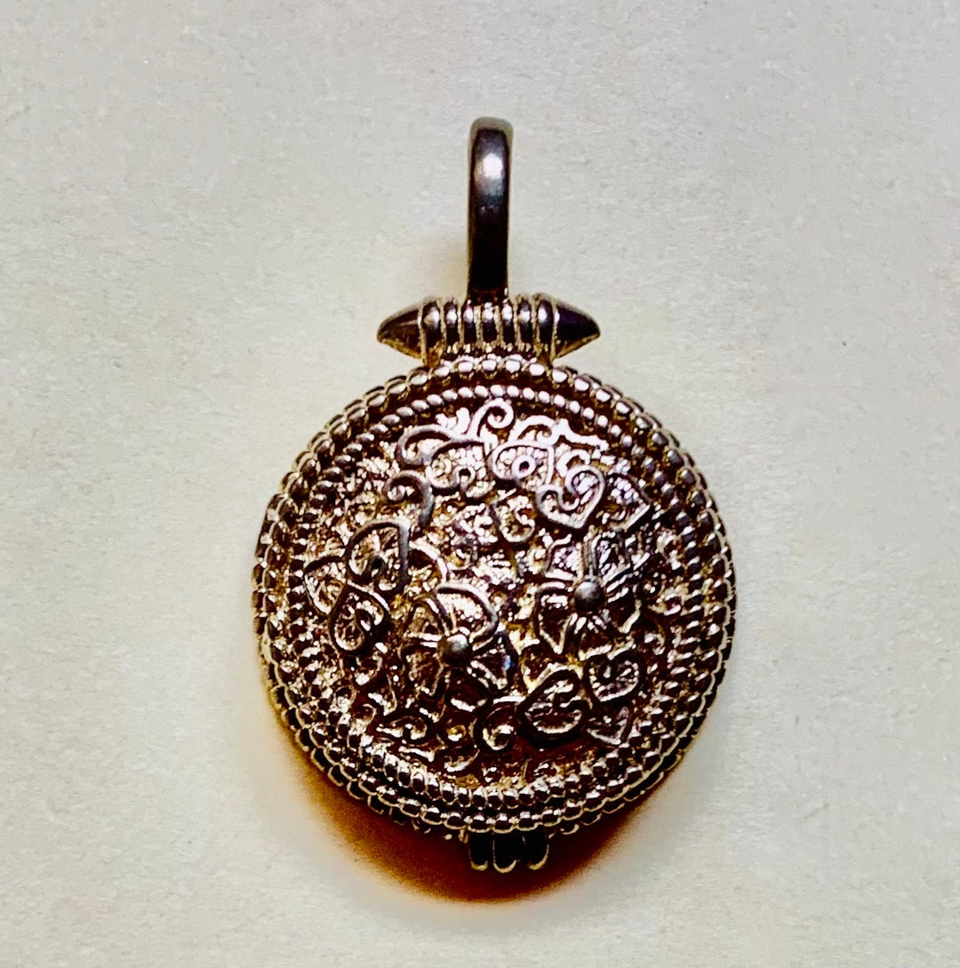 6 Large Gold Rustic Brass Heart Locket With Flowers for Jewelry Making ...