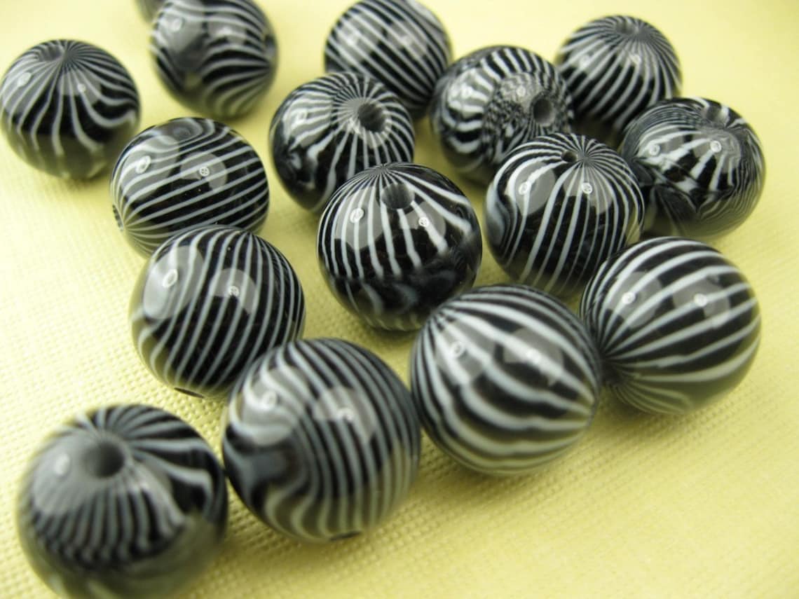 6 Vintage Black and White Stripe Beads 13mm - Etsy