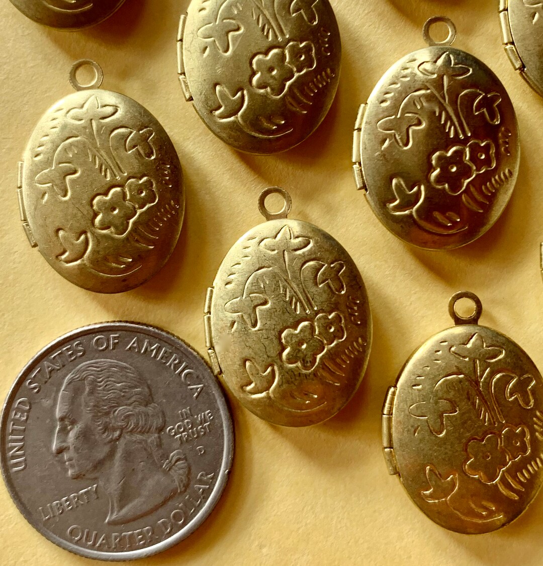 6 Vintage Brass Gold Oval Pendant Lockets With Floral Pattern 20mm - Etsy