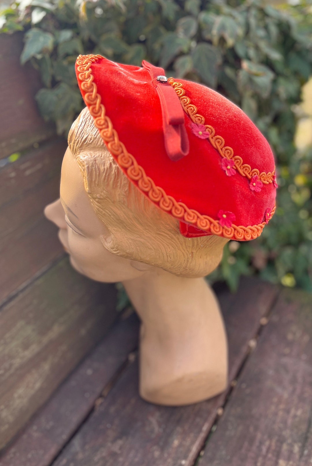 Coral Red Velvet Hat ~ Vintage 1950s Tiny Floral & Ribbon Bow Soutache ...