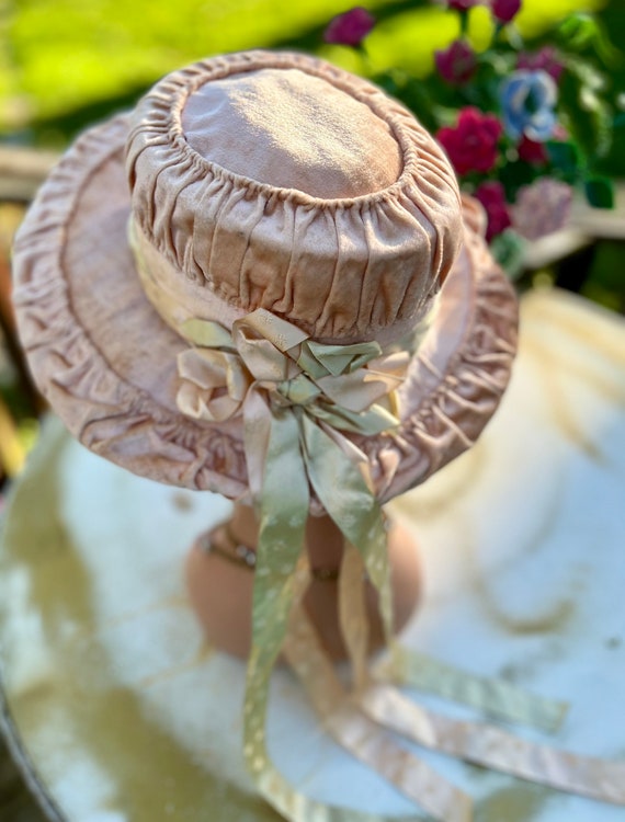 1920’s Ruched Pink Silk Velvet Hat ~ Vintage Pastel T… - Gem